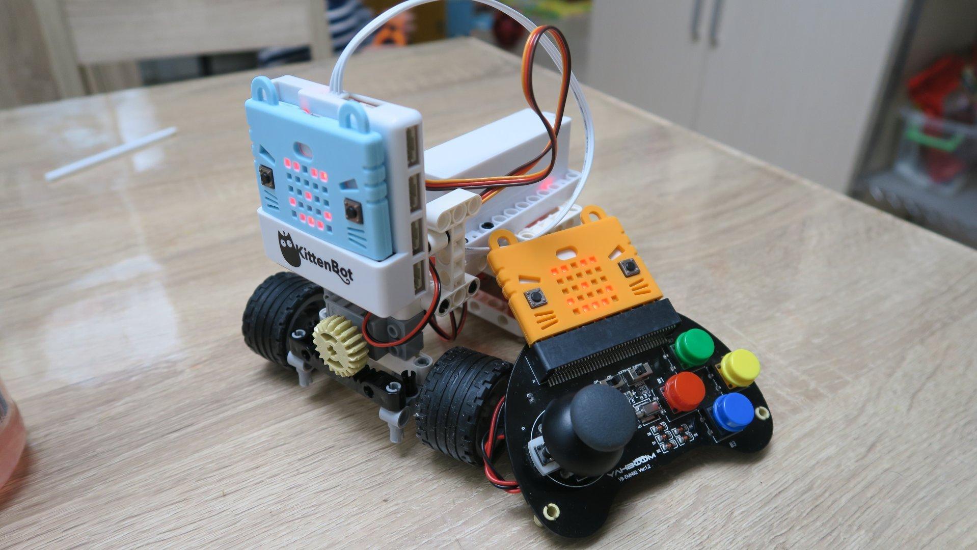 GitHub - gbraad/microbit-quentins-car: Quentin's car (Micro:bit with ...
